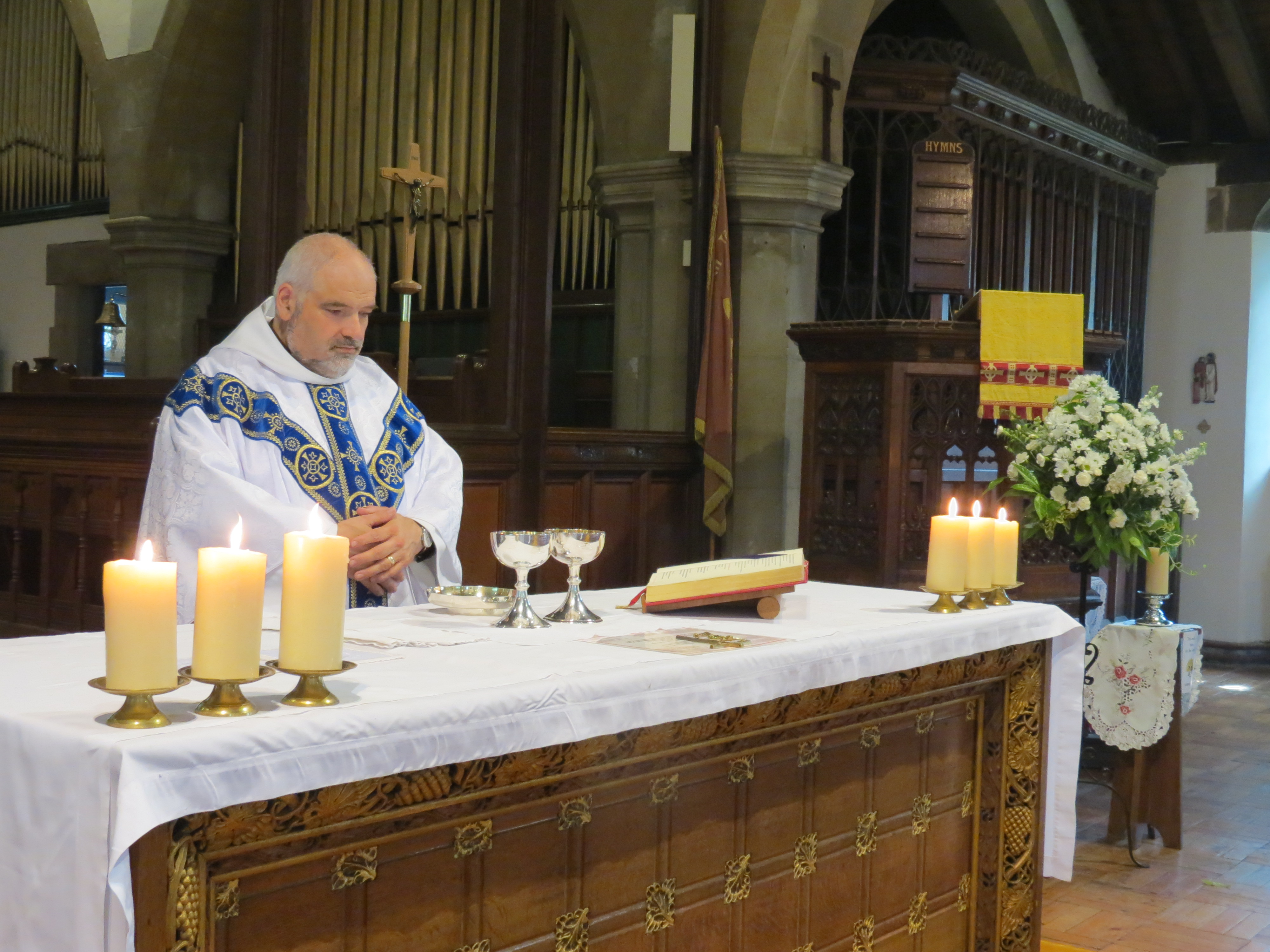 St Anselm's Hatch End | Lunchtime Mass